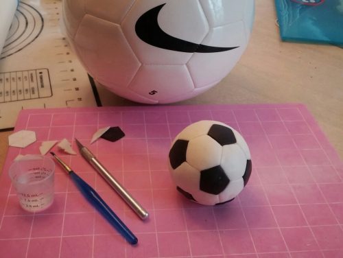 How to Make a Fondant Soccer Ball Cake Topper 翻糖足球蛋糕裝飾做法 – EC Bakes 小意思