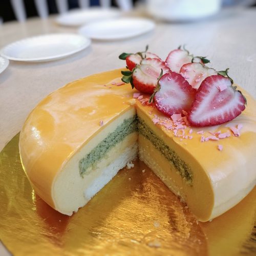 Mango Matcha Mousse Cake with Mirror Glaze 芒果抹茶慕絲鏡面蛋糕 – EC Bakes 小意思